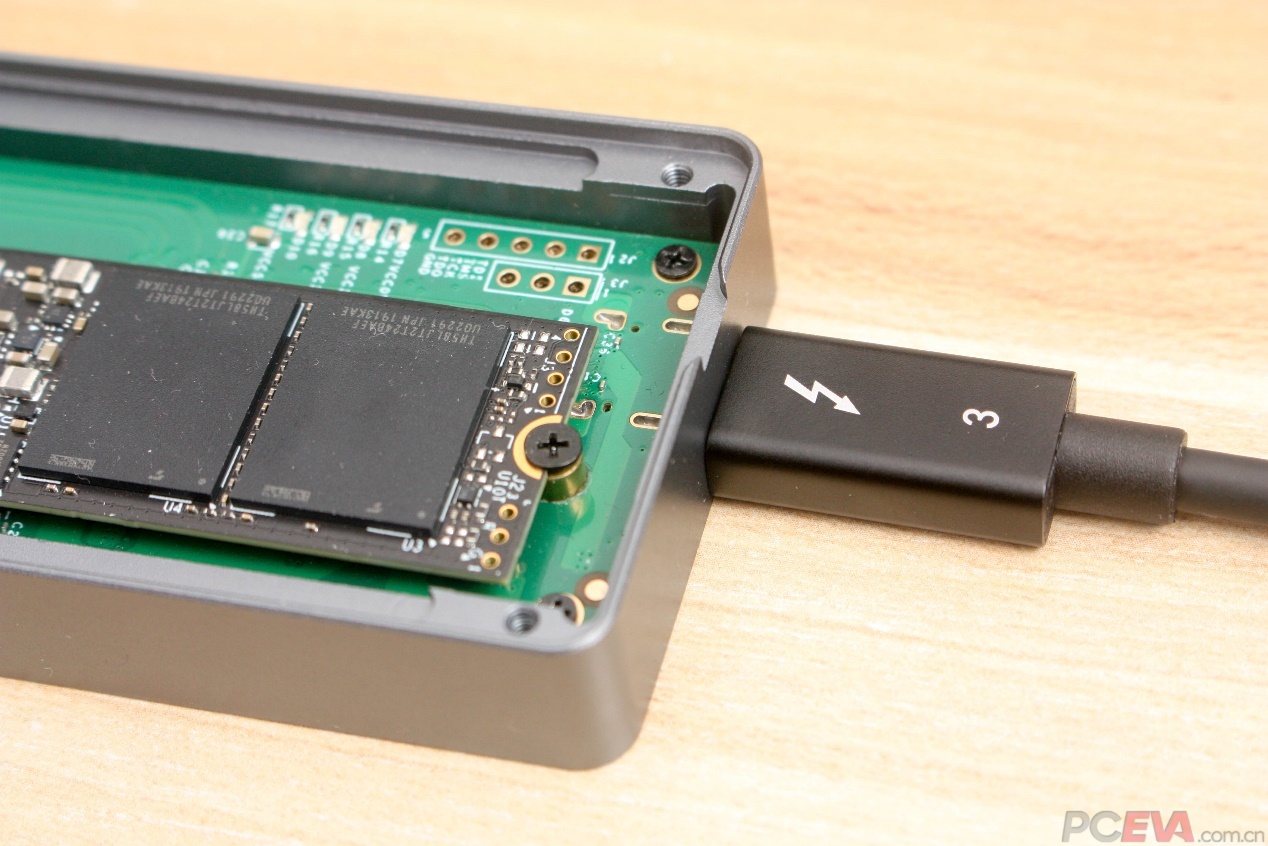 雷电3 NVMe移动硬盘盒测试_PCEVA,PC绝对领域,探寻真正的电脑知识