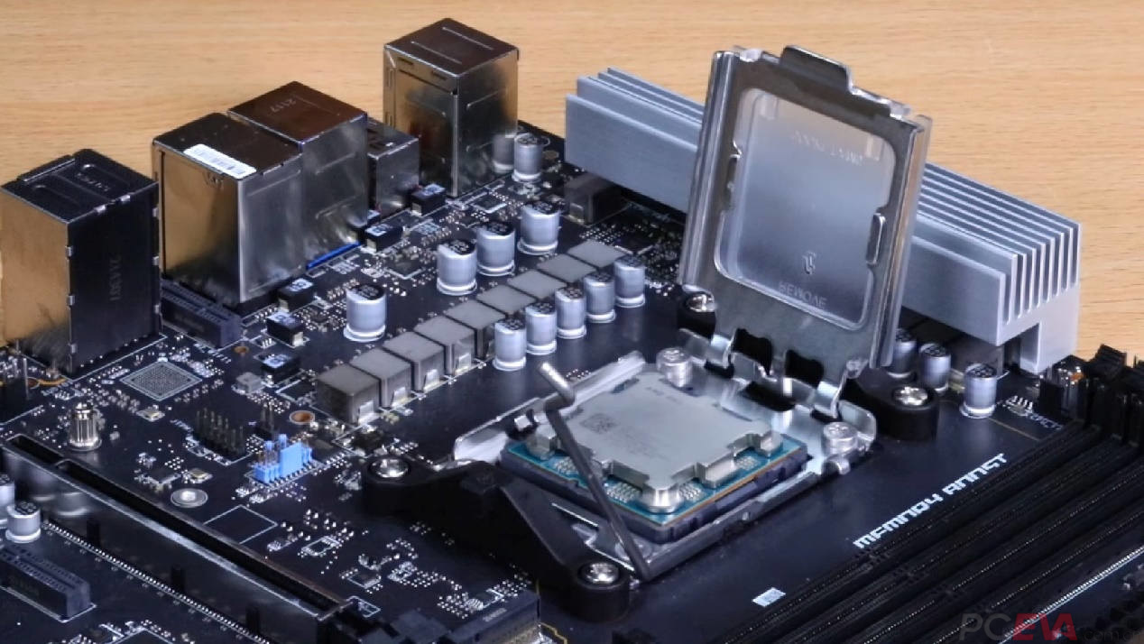 主板VRM供电冷却风扇支架_PCEVA,PC绝对领域,探寻真正的电脑知识